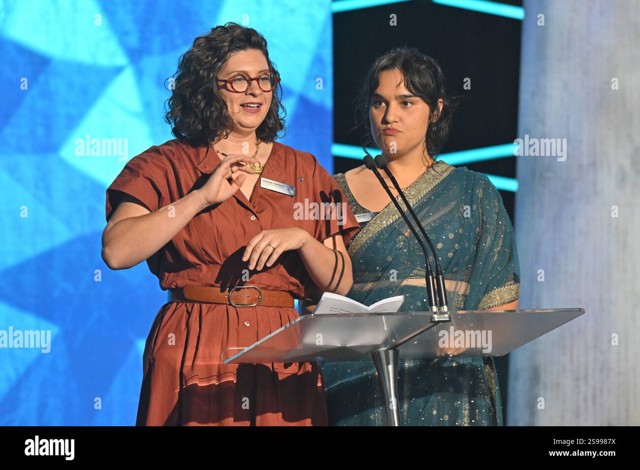 Les héros locaux Vanessa Brettell et Hannah Costello lors des ...