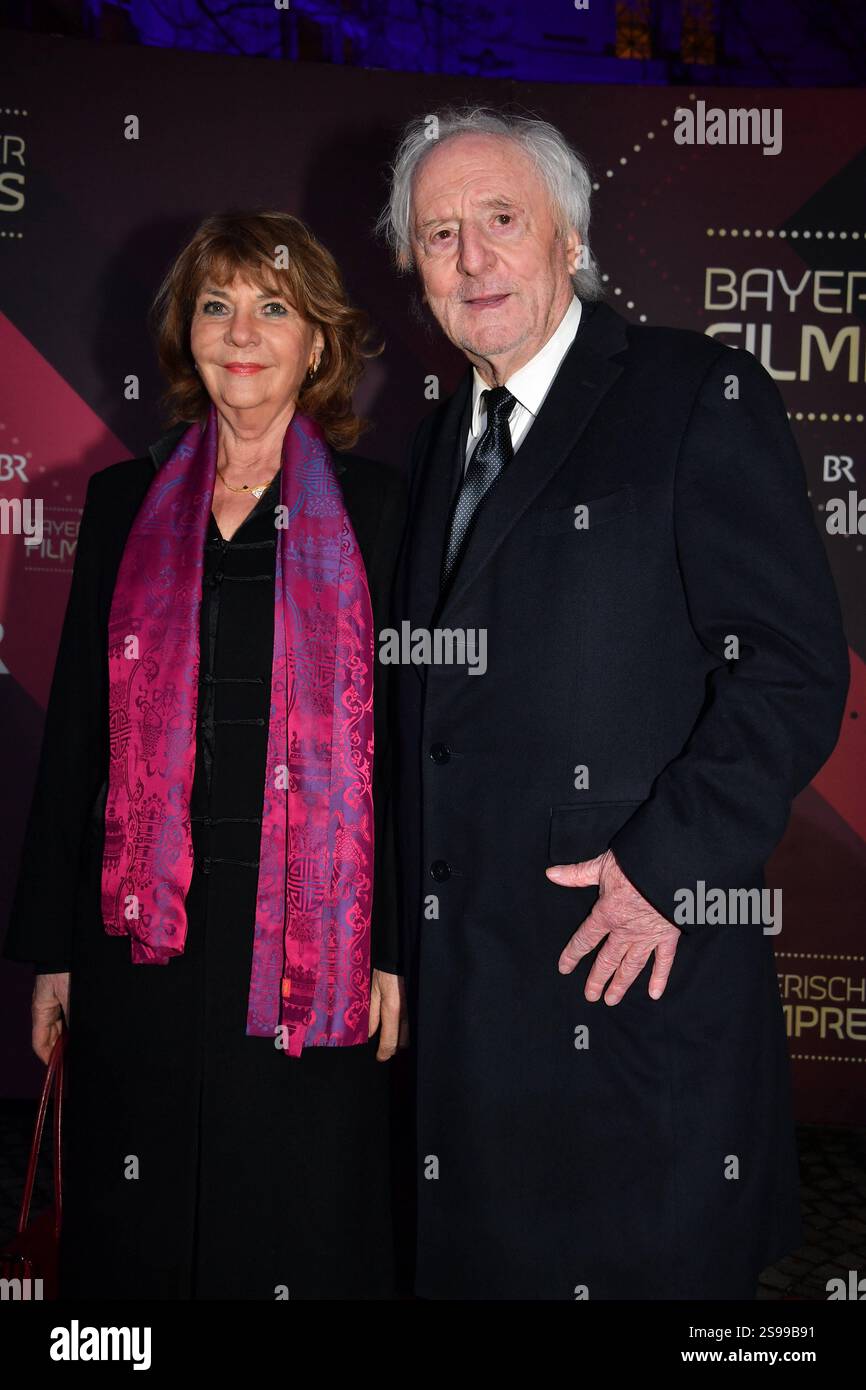 Günther Maria Halmer mit Ehefrau Claudia / Verleihung des Bayerischen ...