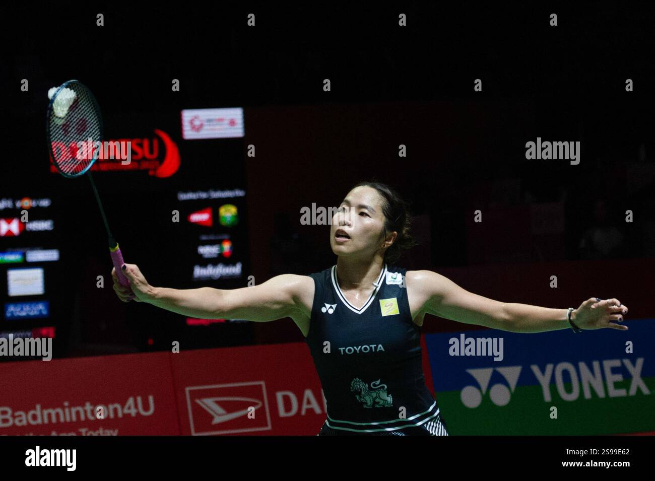 (250125) -- JAKARTA, 25 janvier 2025 (Xinhua) -- Ratchanok Intanon fait son retour lors de la ...