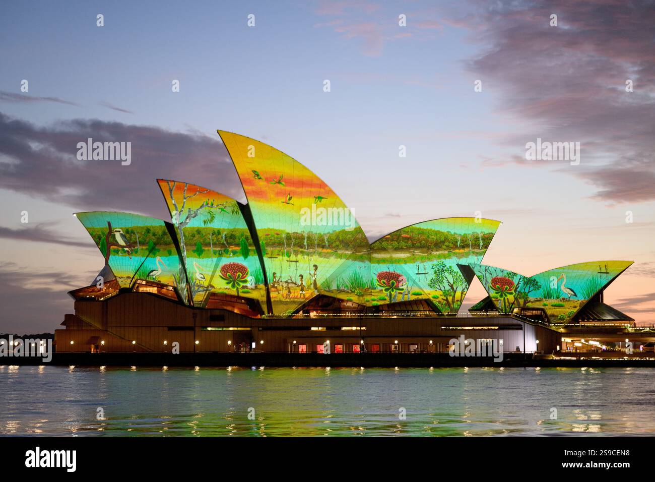 The Dawn Reflection on the Sydney Opera House lors des célébrations de ...