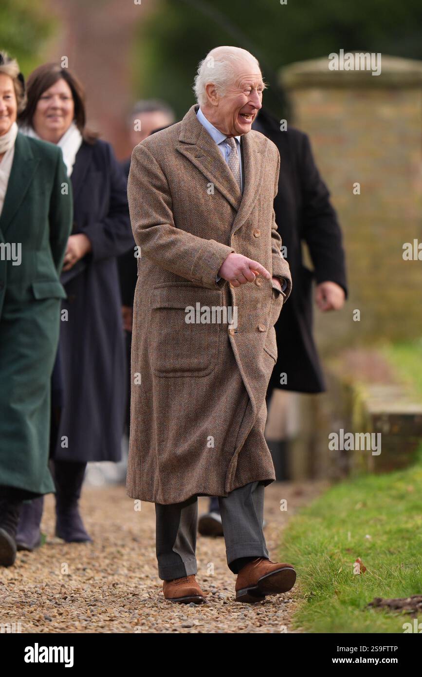 Le roi Charles III arrive pour un service religieux le dimanche à ...