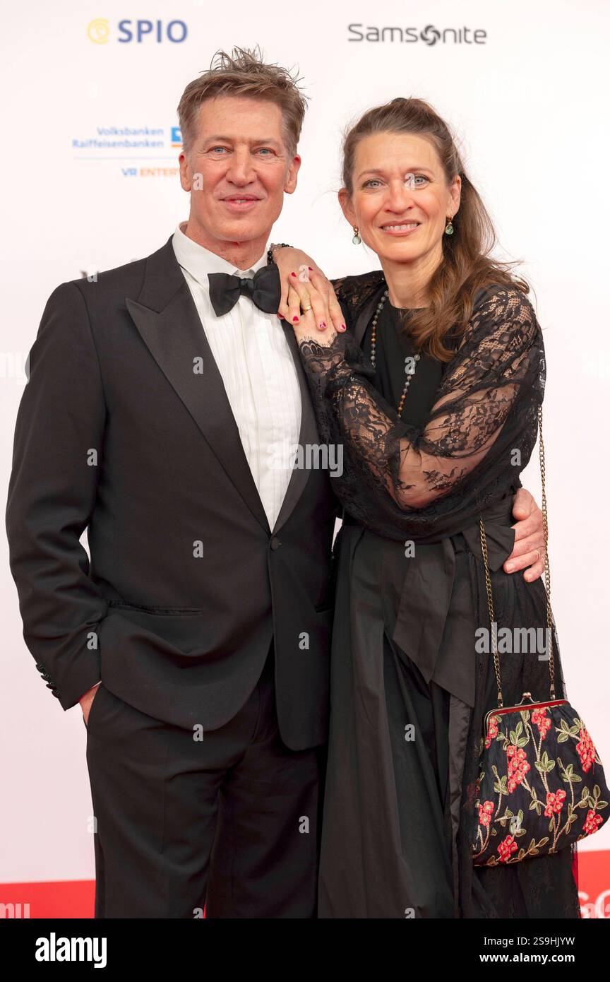 Tobias Moretti mit Ehefrau Julia Moretti beim 49. Deutschen Filmball ...