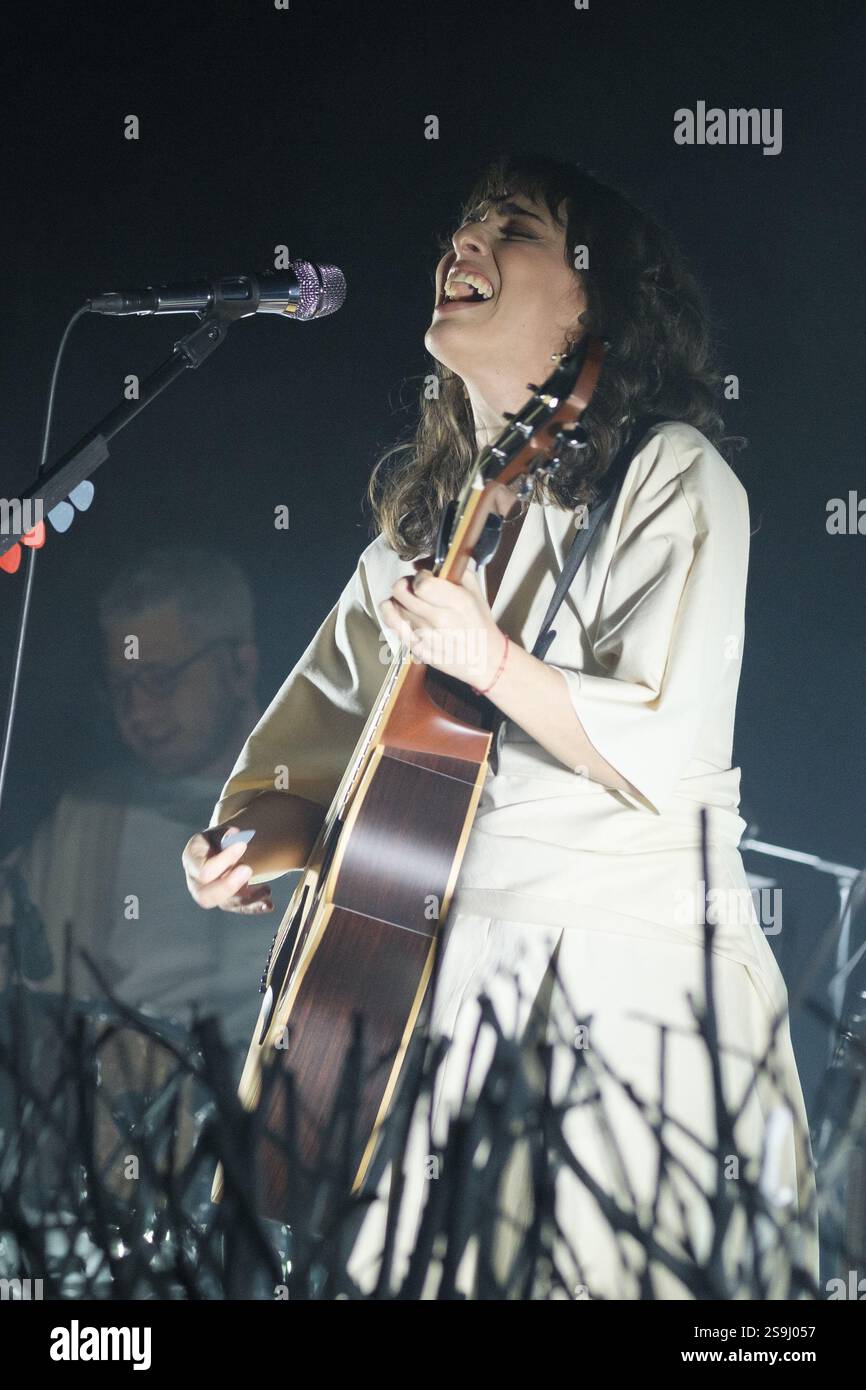 La chanteuse Sandra Merino se produit en concert au Teatro Circo Price ...