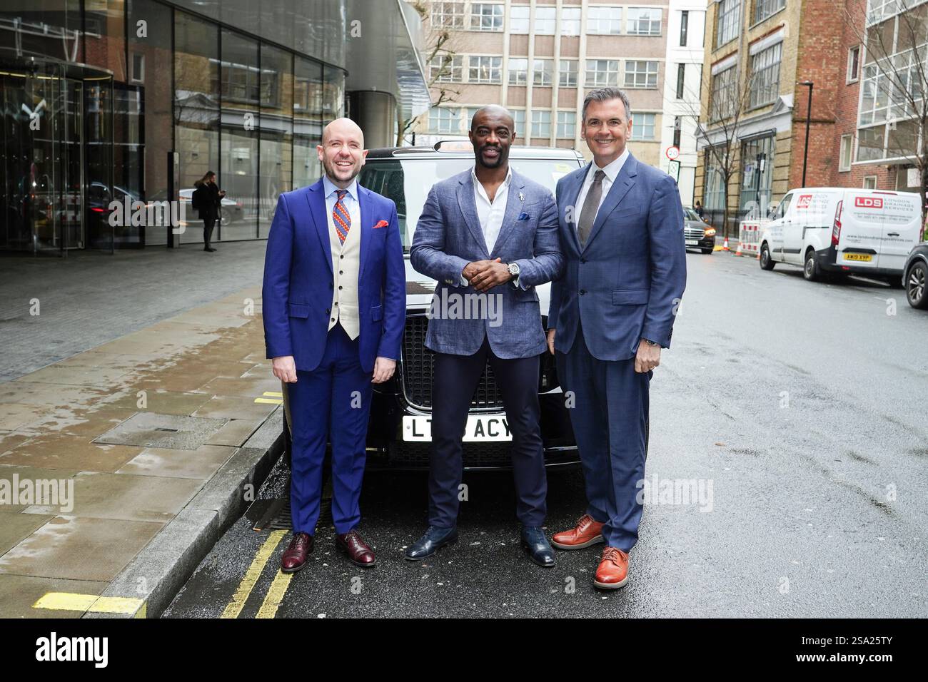 (Gauche-droite) Tom Allen, Tim Campbell et Mike Soutar lors d'une ...