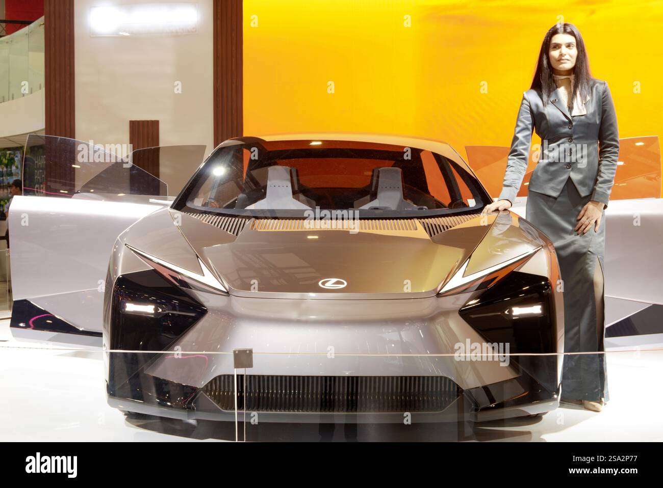 NEW DELHI - 20 JANVIER 2025 : Lexus future Zero-Emission Catalyst, LF-ZC, concept car est exposé ...