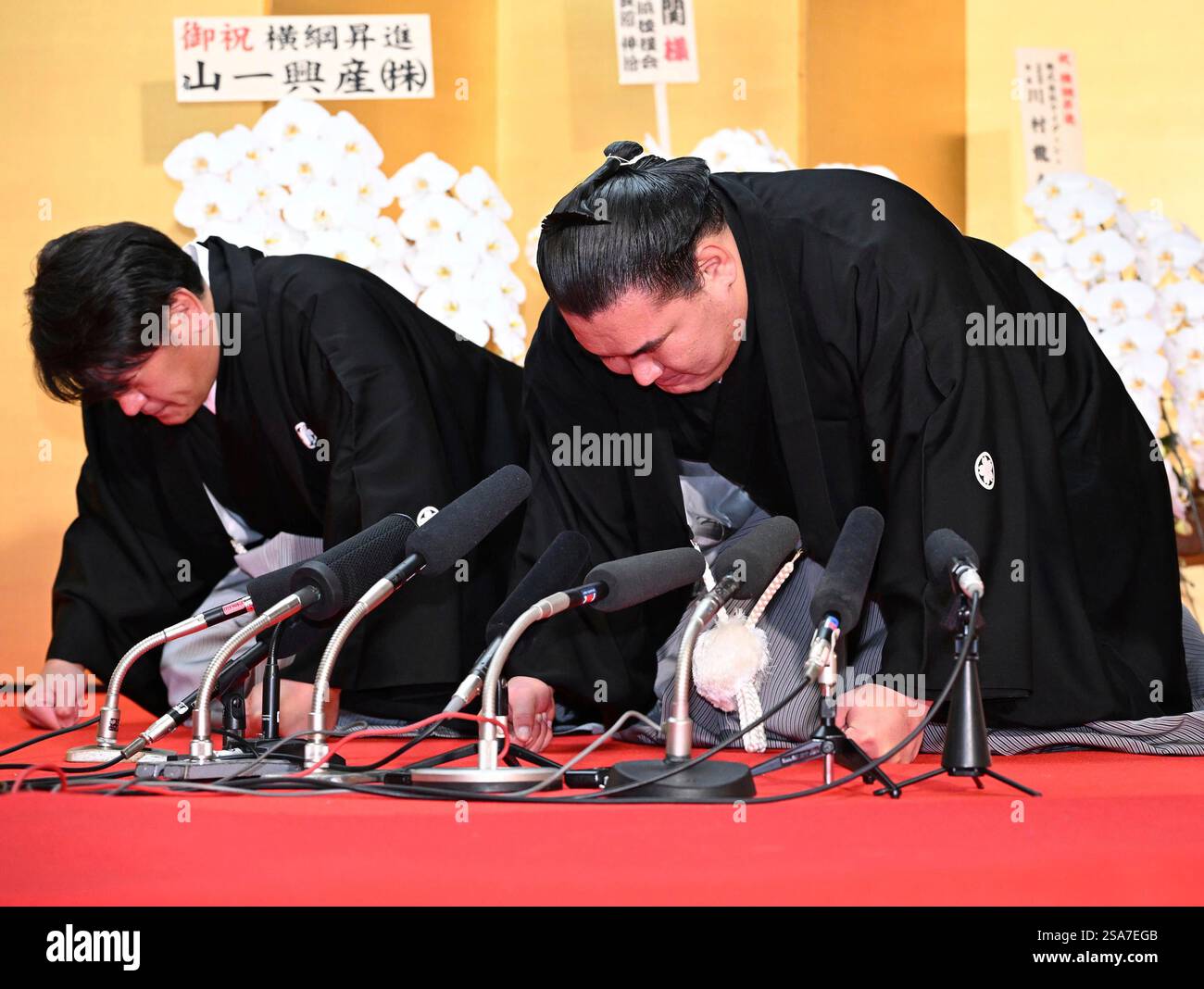 Hoshoryu, Mongolian Ozeki sumo wrestler（R）gives a speech at the ...
