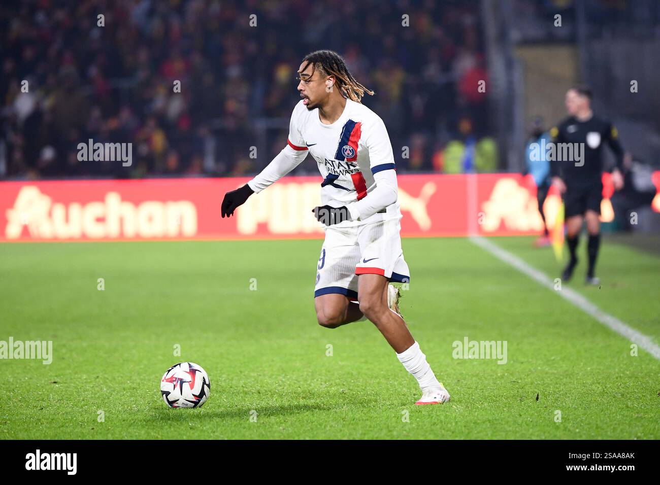 29 Bradley BARCOLA (psg) lors du match McDonald's de Ligue 1 entre Lens ...