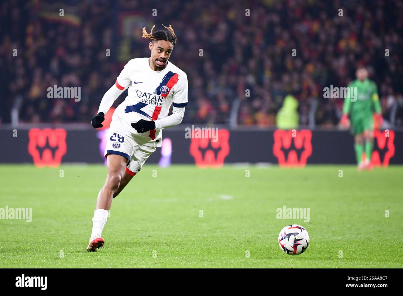29 Bradley BARCOLA (psg) lors du match McDonald's de Ligue 1 entre Lens ...