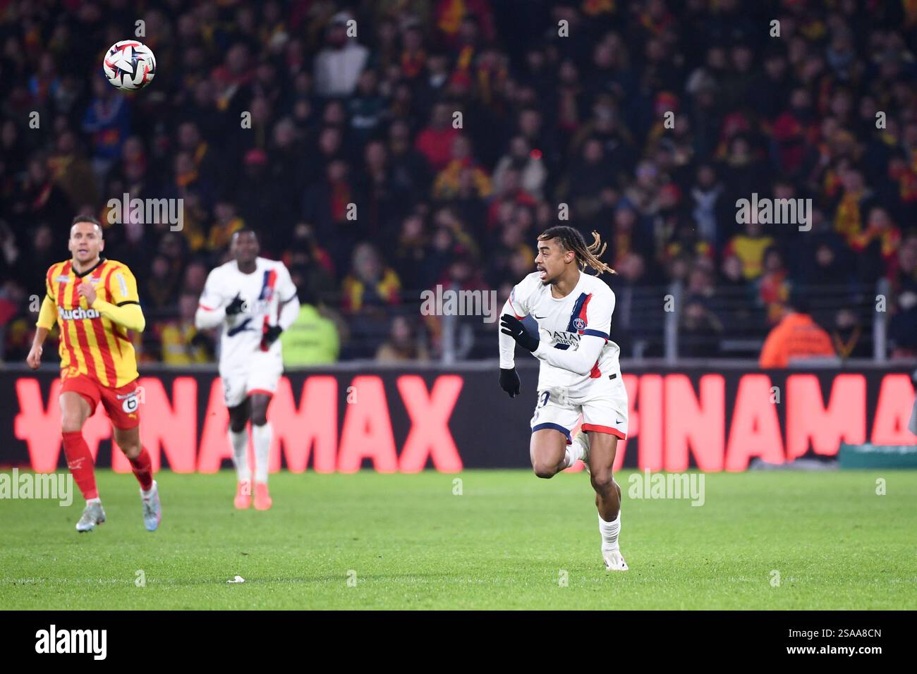 29 Bradley BARCOLA (psg) lors du match McDonald's de Ligue 1 entre Lens ...