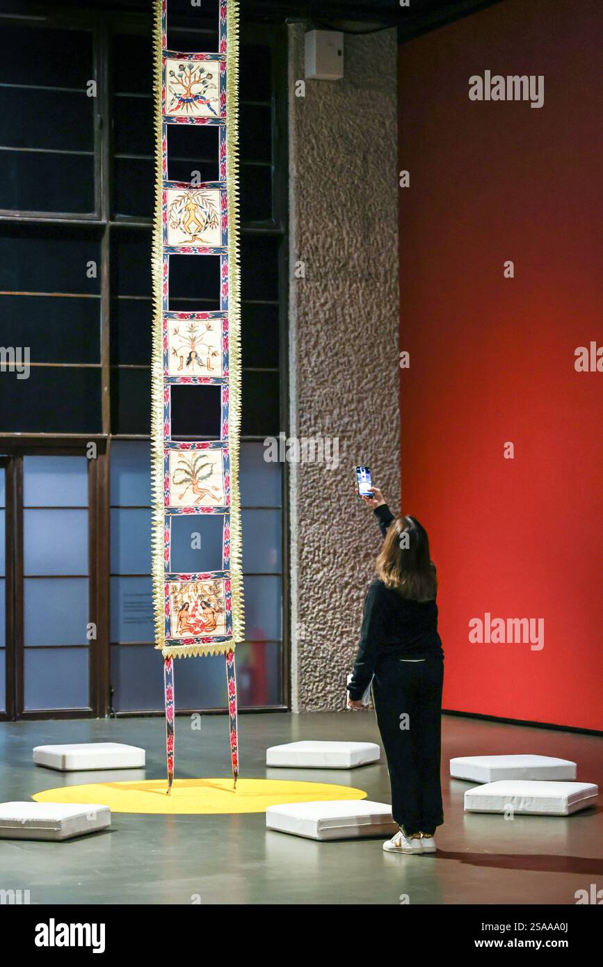 Londres, Royaume-Uni. 29 janvier 2025. Personnel d'exposition avec 'Epilogue', 2024. 'Citra ...