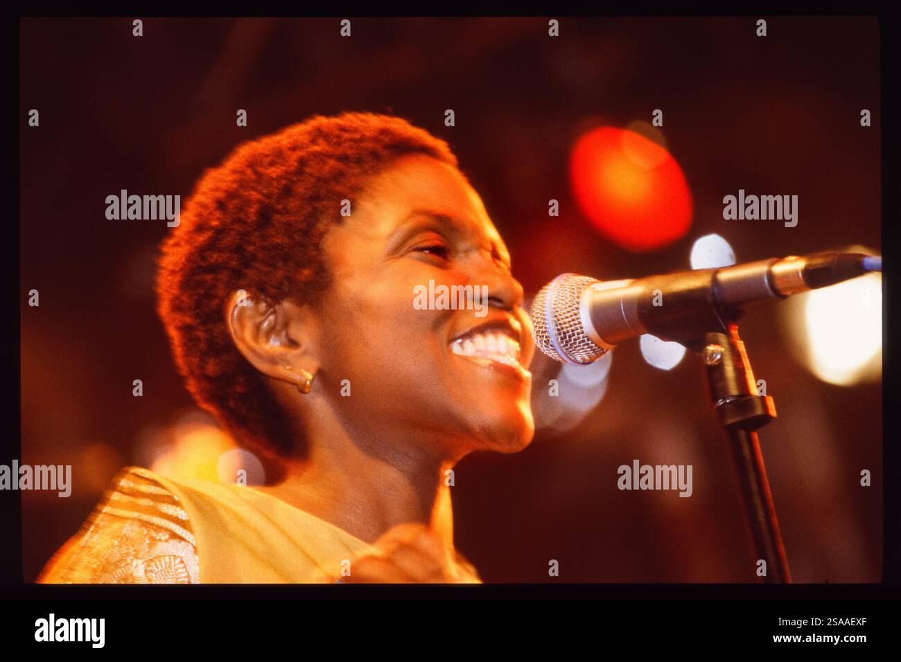 CARLEEN ANDERSON, CONCERT, 1998 : la chanteuse soul Carleen Anderson ...