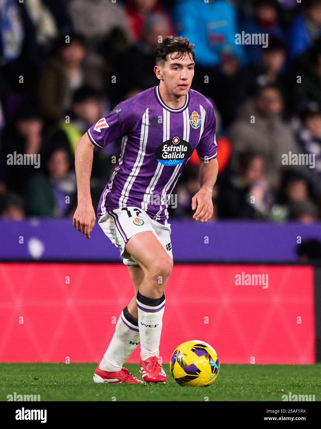 Mario Martin du Real Valladolid CF avec le ballon lors du match LaLiga ...