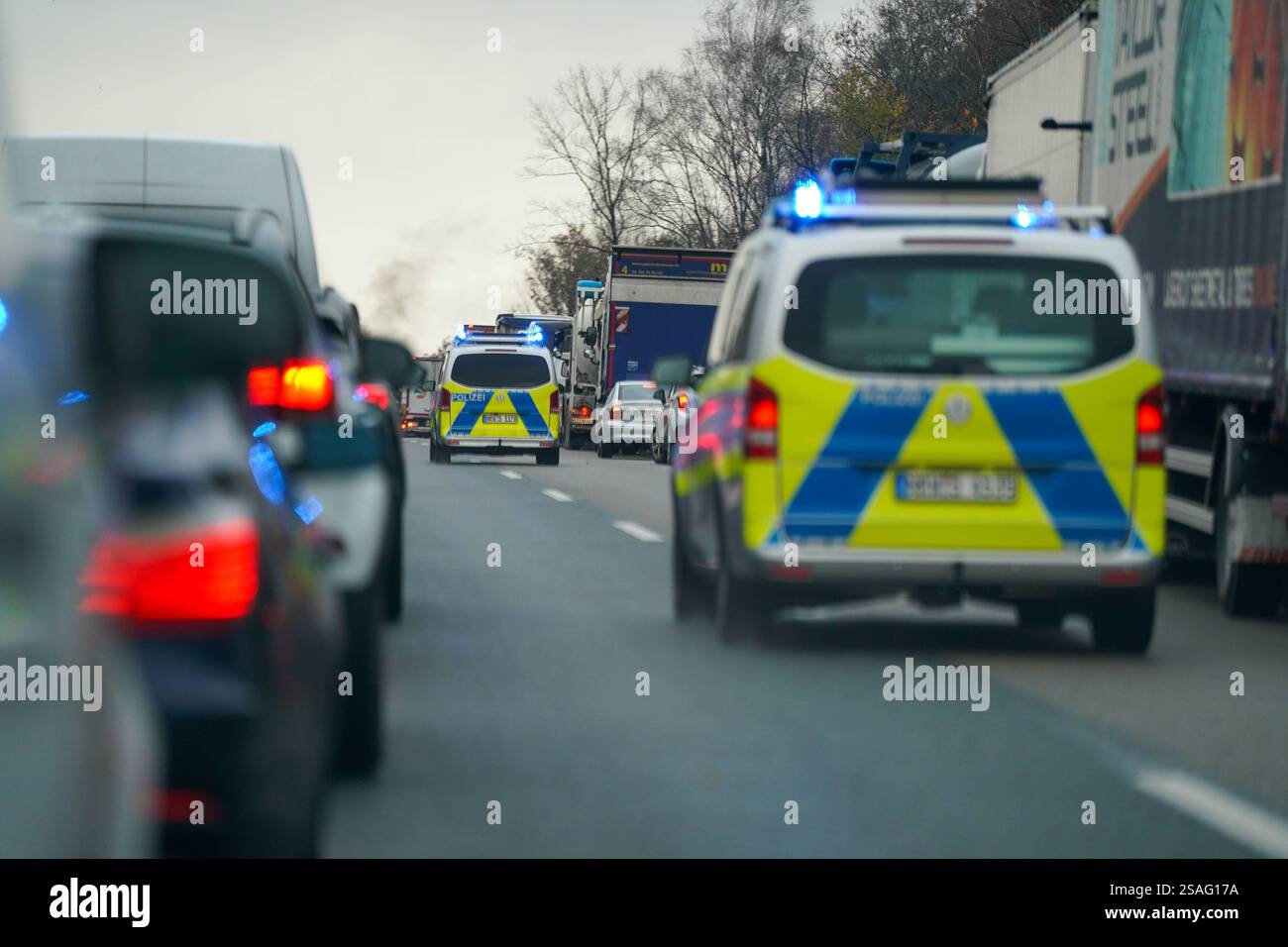 Deutschland, Europa, Autobahn, Polizeieinsatz, Rettungsgasse ...