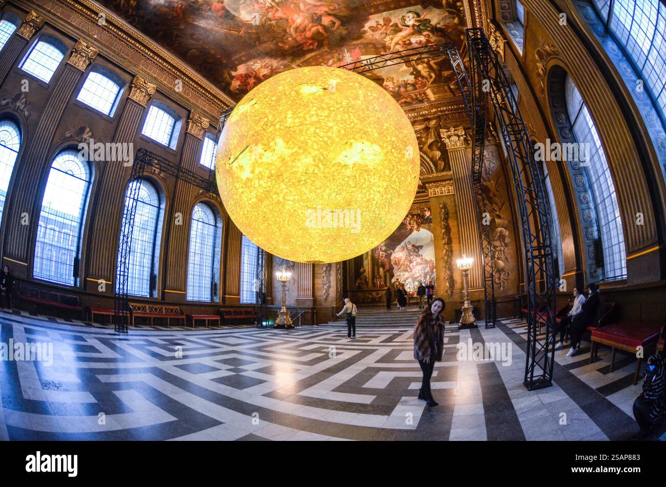 "Helios" de Luke Jerram a ouvert à l'Old Royal Naval College. Nommé d ...