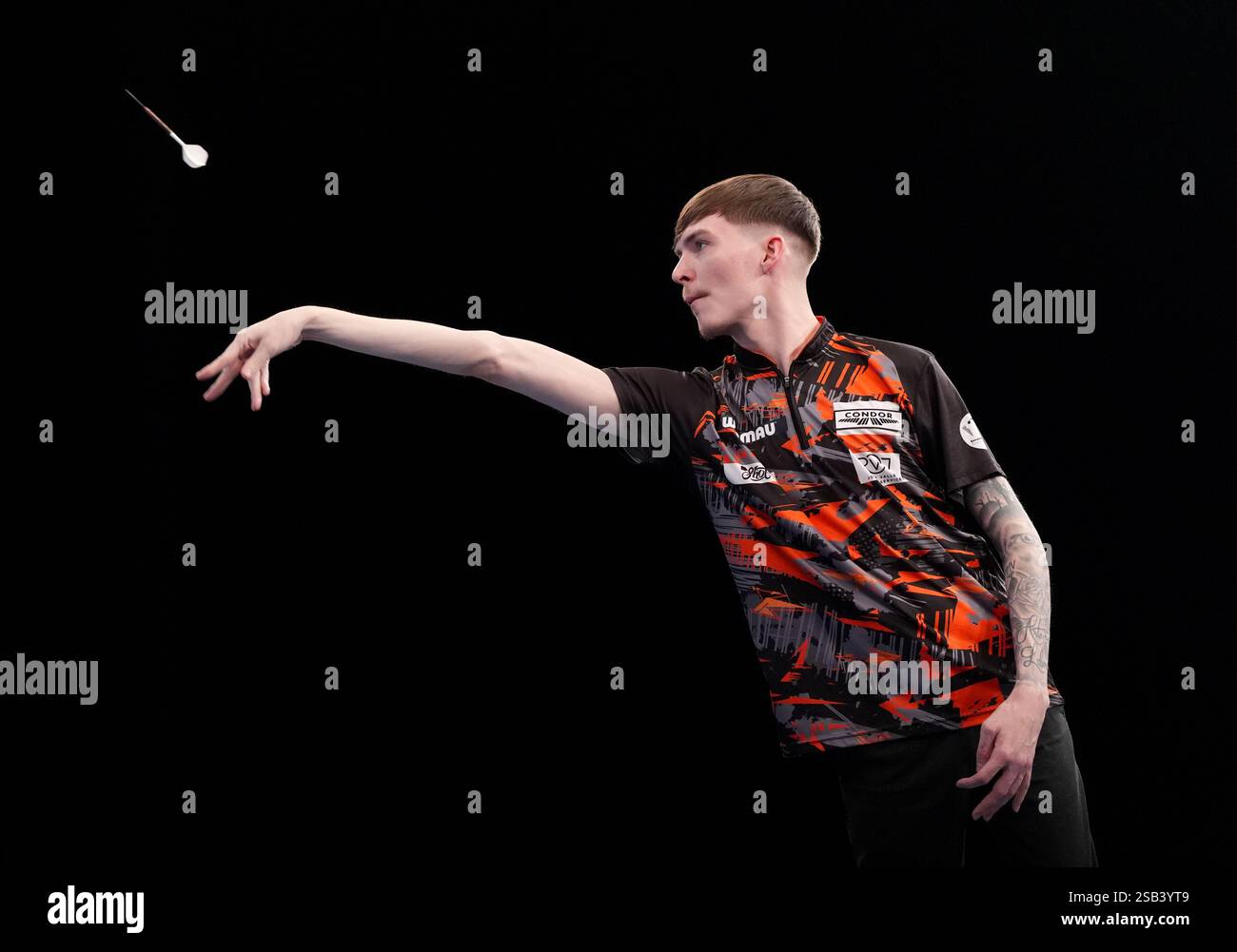 Bradley Brooks lors de son premier match contre Michael Van Gerwen lors ...