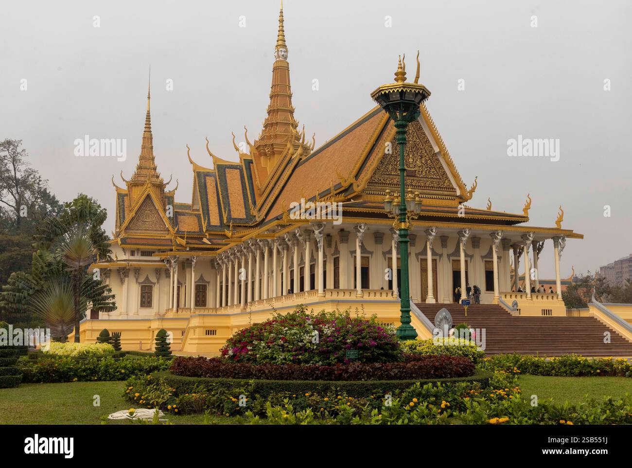 Le Palais Royal de Phnom Penh, au Cambodge, n’est pas seulement la résidence royale, mais aussi ...