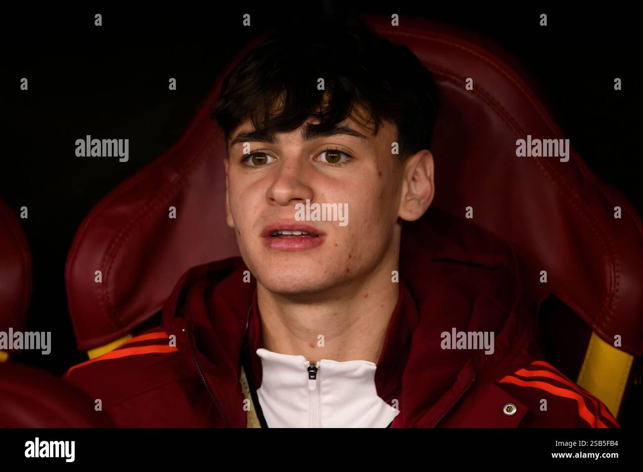 Niccolo Pisilli de L'AS Roma regarde pendant le match de football de l ...