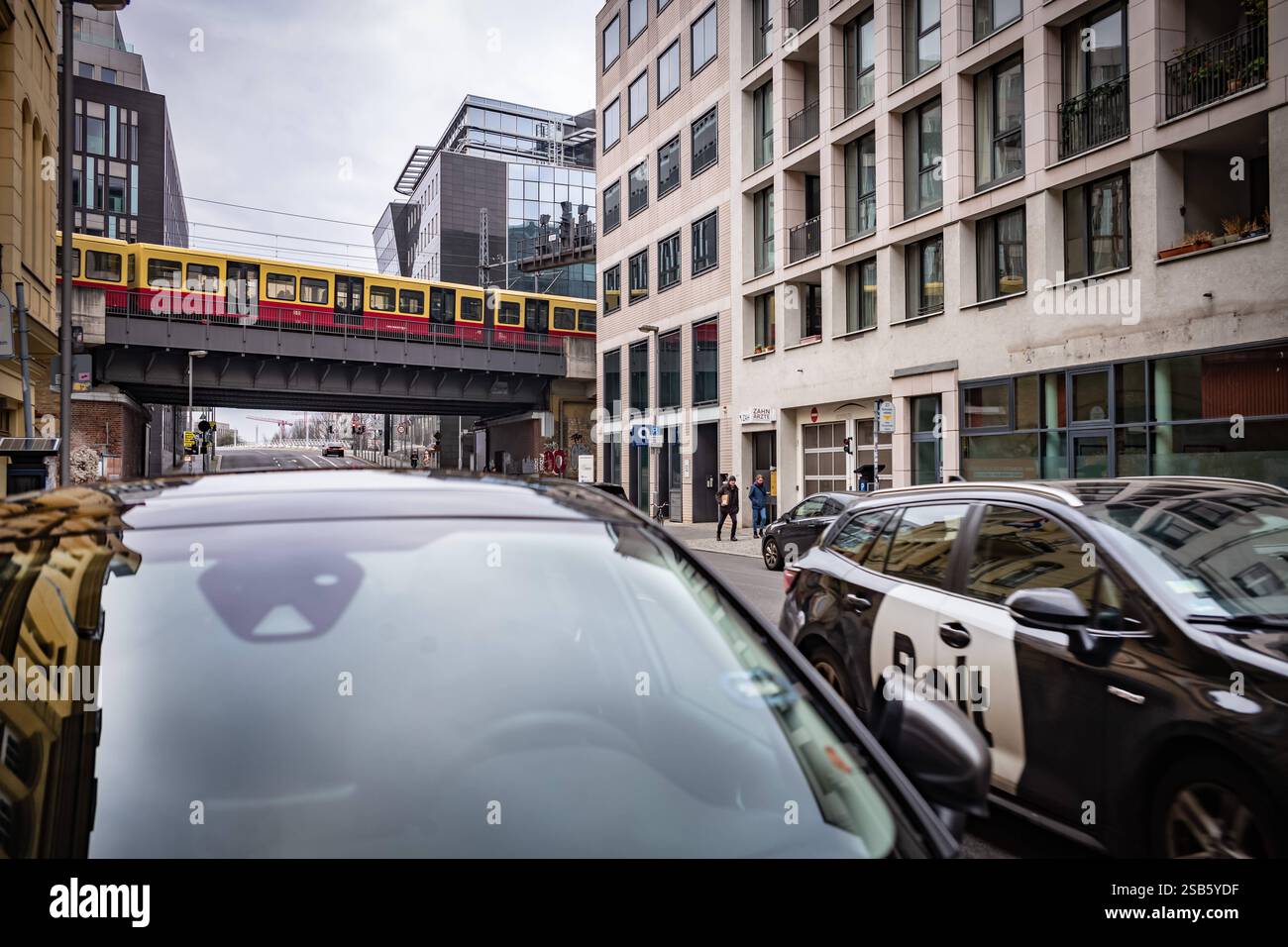 Berlin S-Bahn, Ringbahn im Regierungsviertel in Mitte - 01.02.2025 S ...