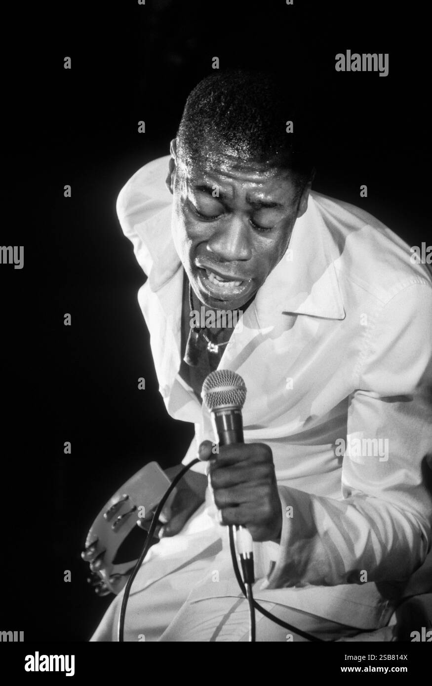 ROACHFORD, CONCERT, 1997 : Andrew Roachford du groupe Roachford jouant ...