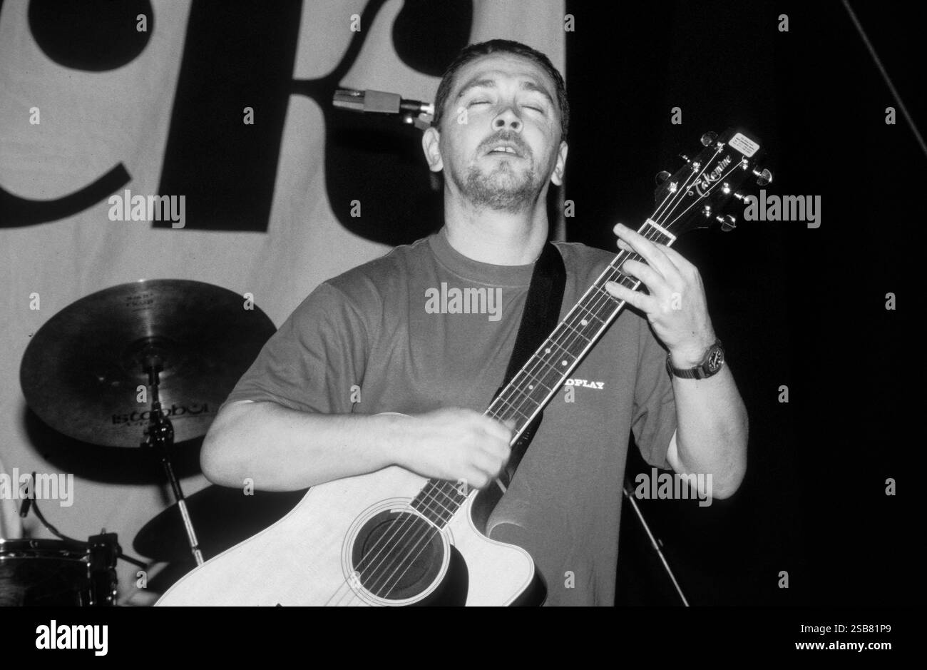 SHACK, CONCERT, 2000 : un jeune Michael Chef du groupe de rock Shack ...