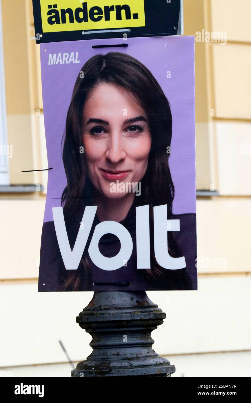 Maral Koohestanian (Volt), Wahlplakat zur Bundestagswahl 2025, 1. Février 2025, Berlin / Maral ...