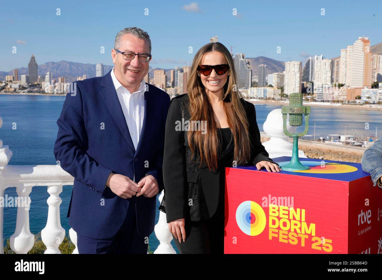 The mayor of Benidorm, Toni Pérez, and the singer Melody after the ...
