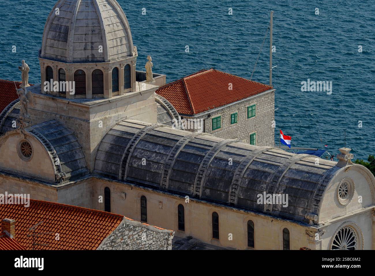 Les cicatrices de la bataille ont maintenant été guéries sur le dôme et ...