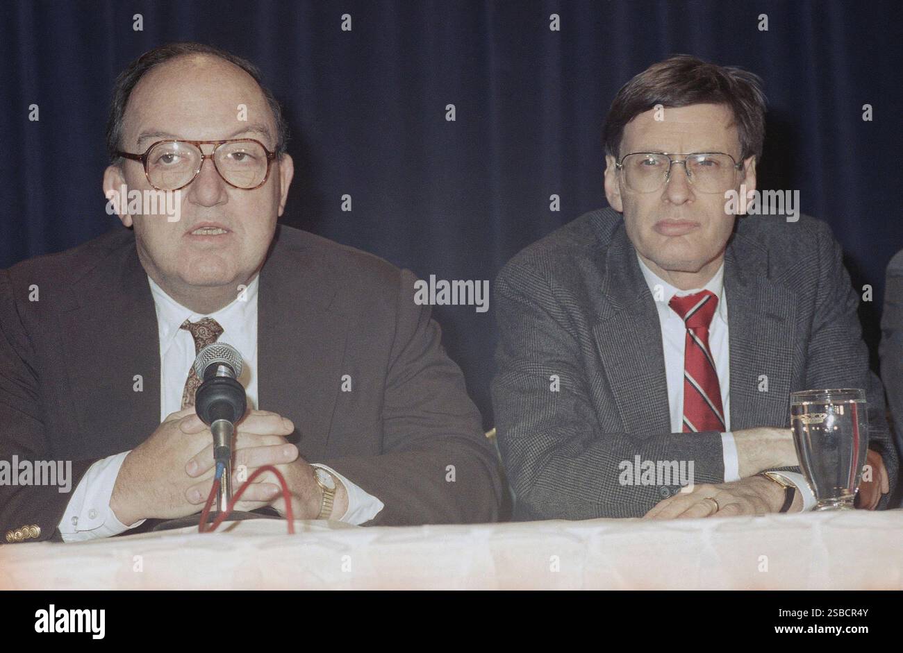 FILE - Baseball Commissioner Fay Vincent announces the settlement of ...