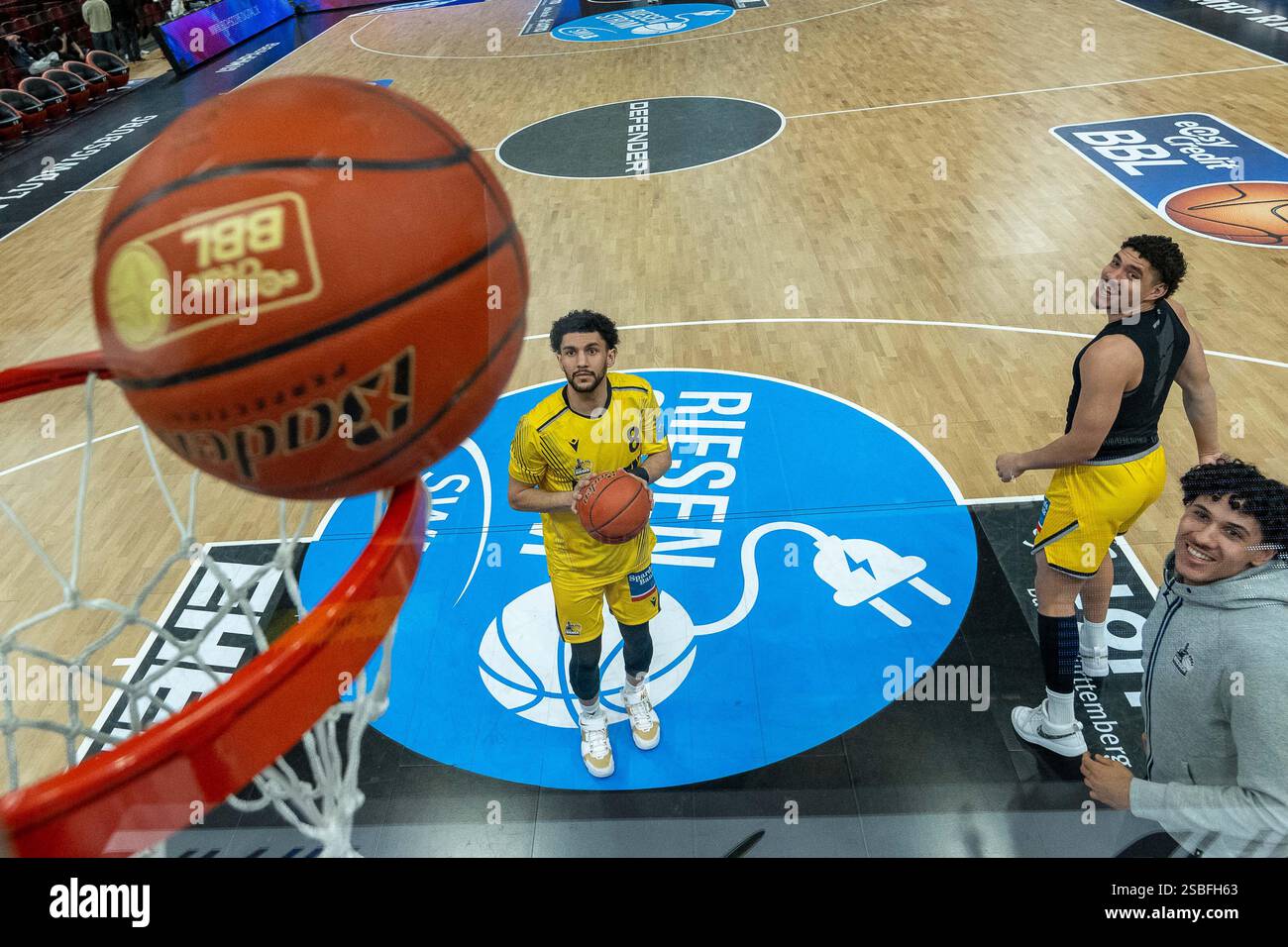 Hunter Maldonado (MHP Riesen Ludwigsburg, #08), Joel Scott (MHP Riesen ...