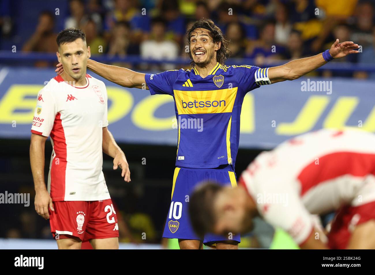 Buenos Aires, Argentine. 02 février 2025. L'attaquant uruguayen Edinson Cavani (C) de Boca ...