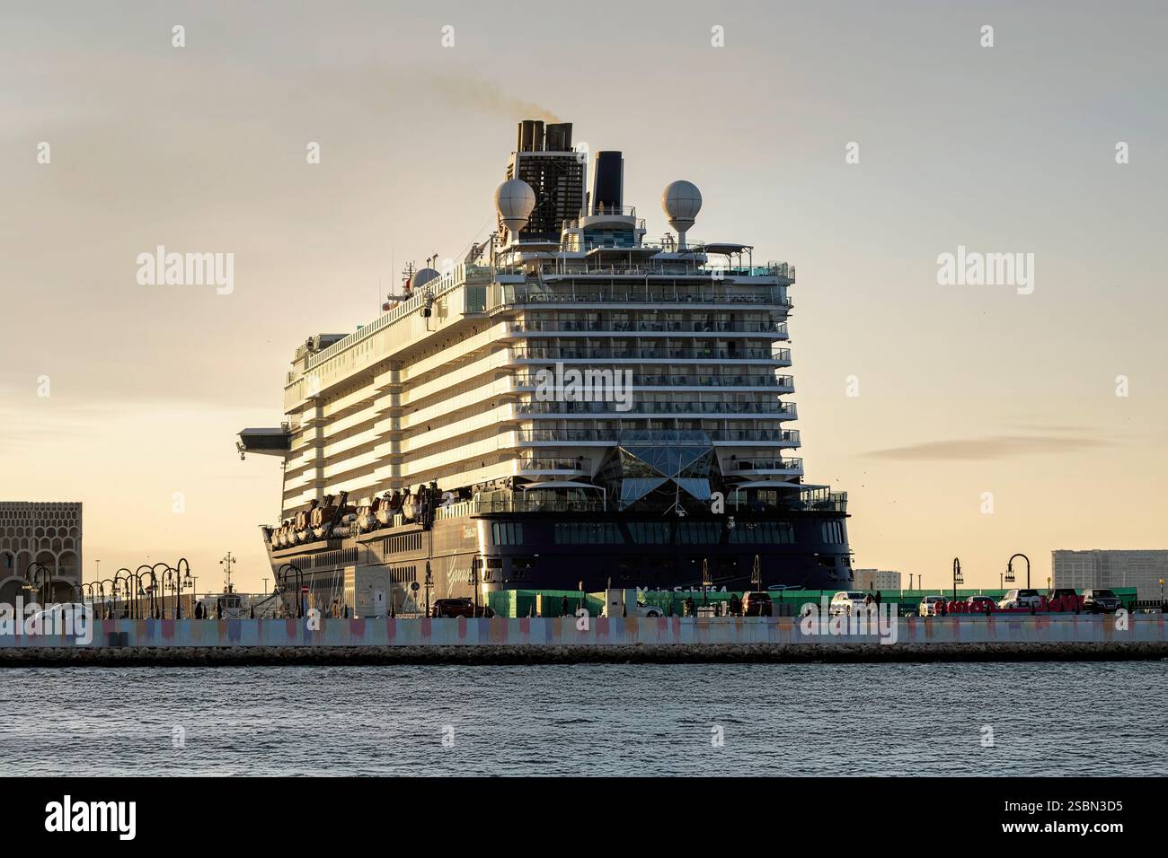 Doha, Qatar - 03 janvier 2025 : le navire de croisière Mein Schiff 4 ...