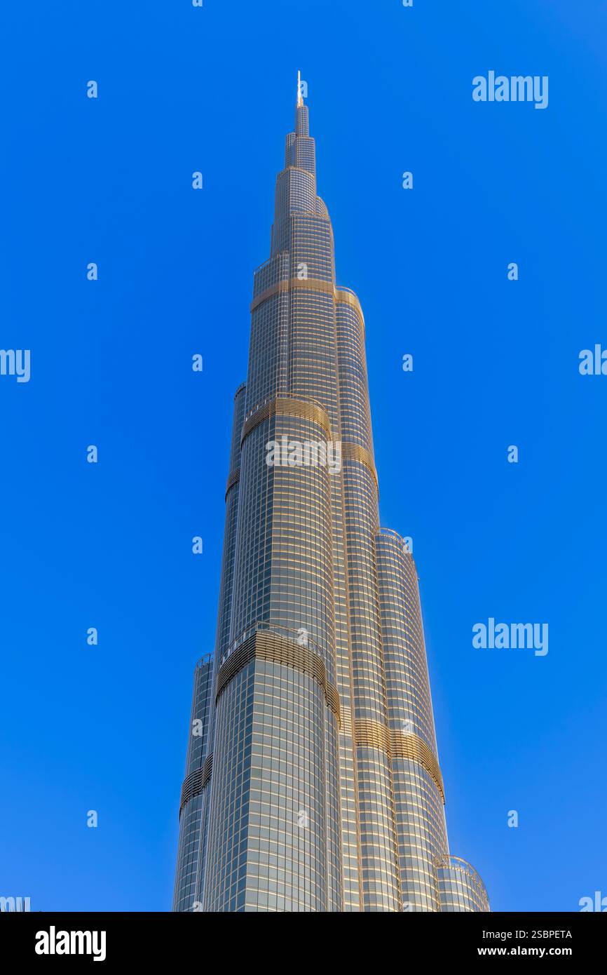 Le Burj Khalifa de Dubaï, le plus haut bâtiment du monde. Le magnifique ...