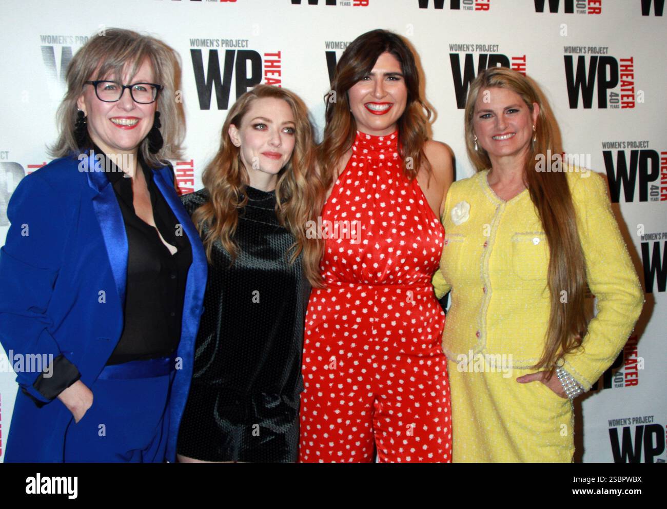 (G-d) Lisa McNulty, Amanda Seyfried, Emily Warren et Bonnie Comley ...