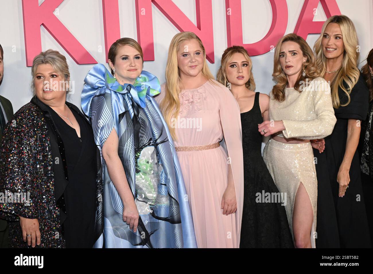 Photo by: NDZ/STAR MAX/IPx 2025 2/3/25 Urzila Carlson, Jillian Bell ...