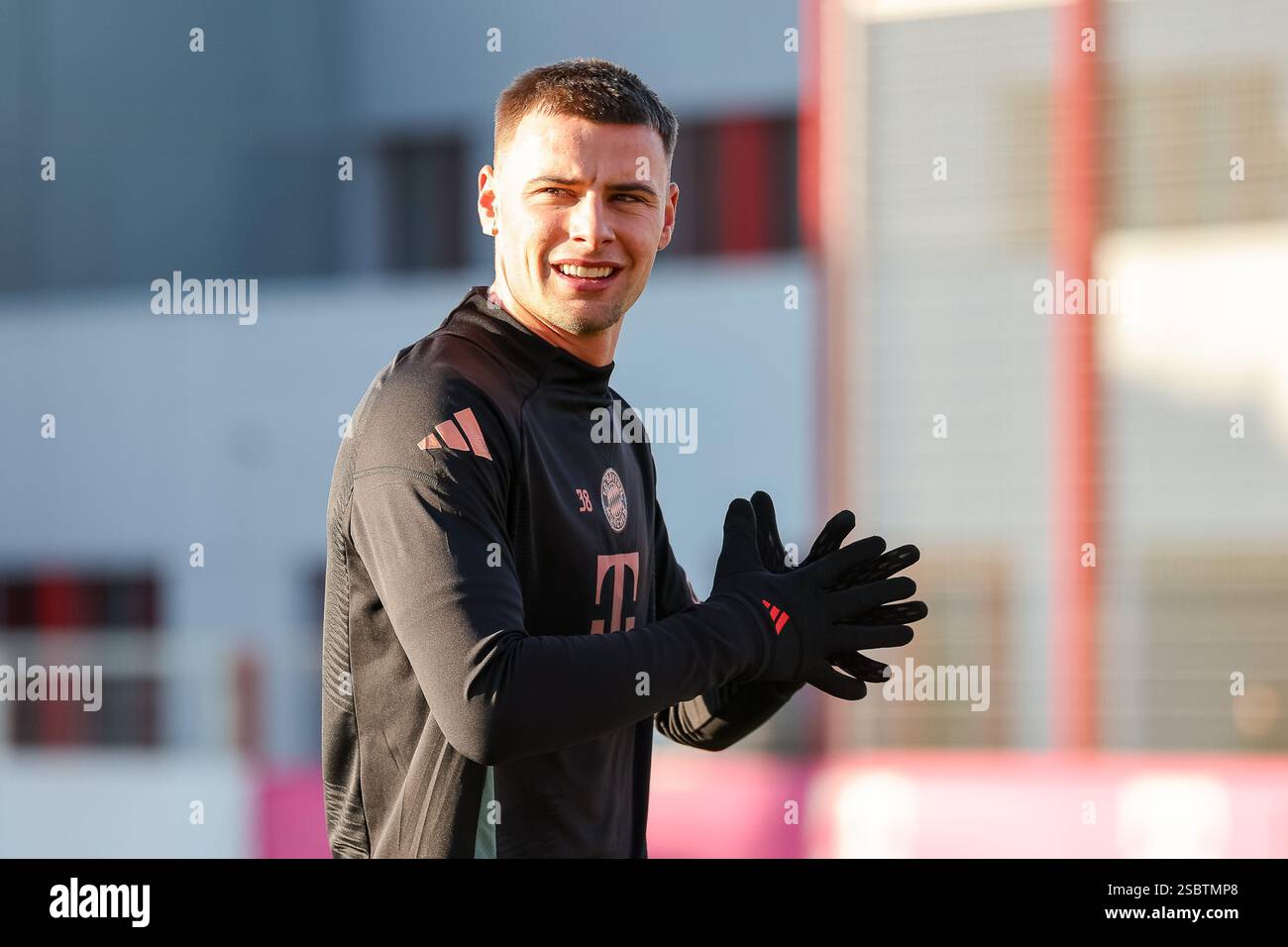 Gabriel Vidovic (FC Bayern Muenchen, #38) nach dem Training, GER ...
