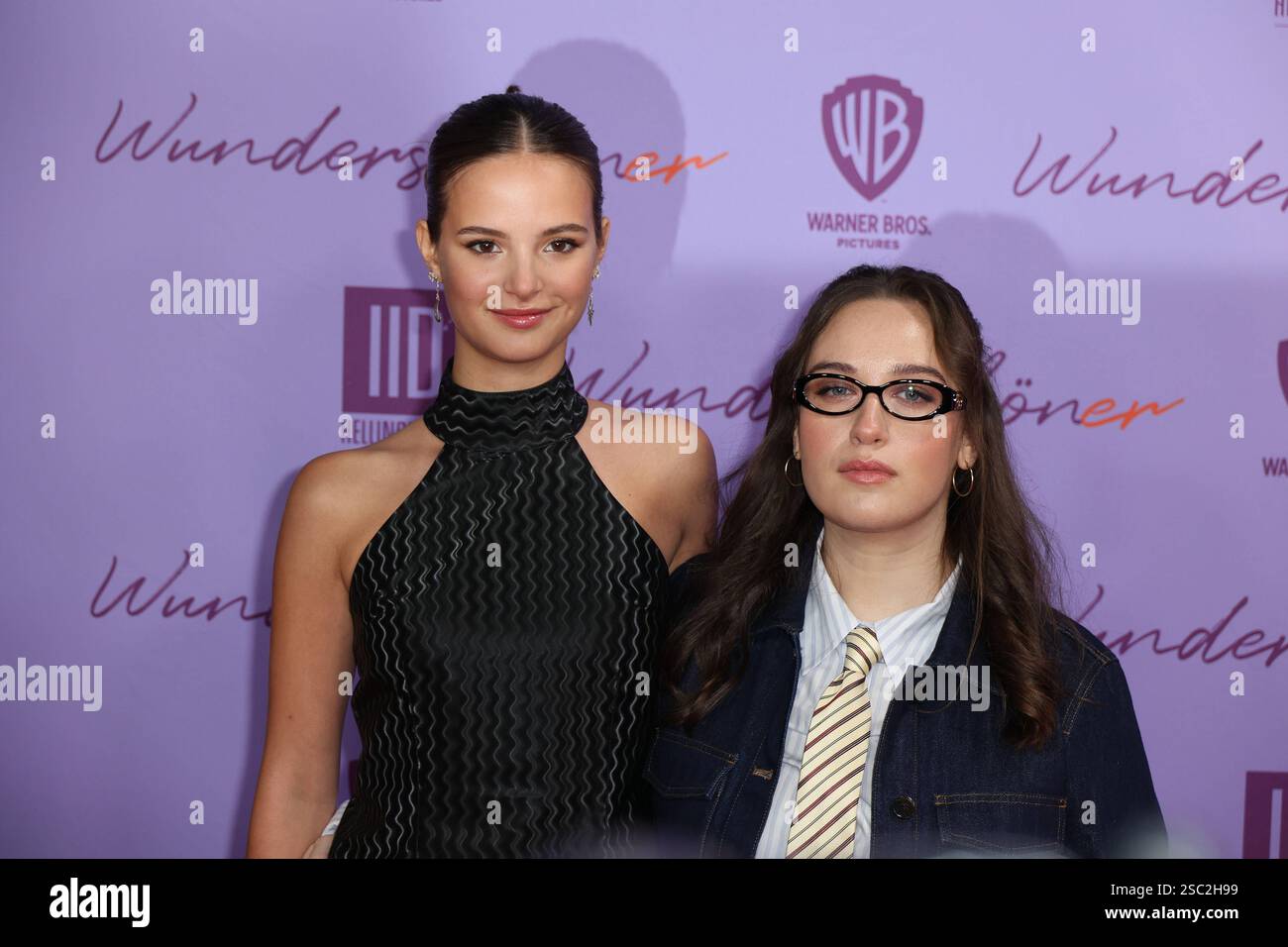 V.L. Emilia Packard mit Dilara Aylin Ziem auf der Welt-Filmpremiere ...