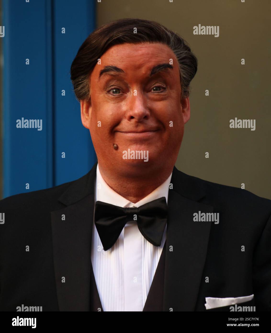 London.UK. Simon Cartwright dans le rôle de Bob Monkhouse au dernier ...
