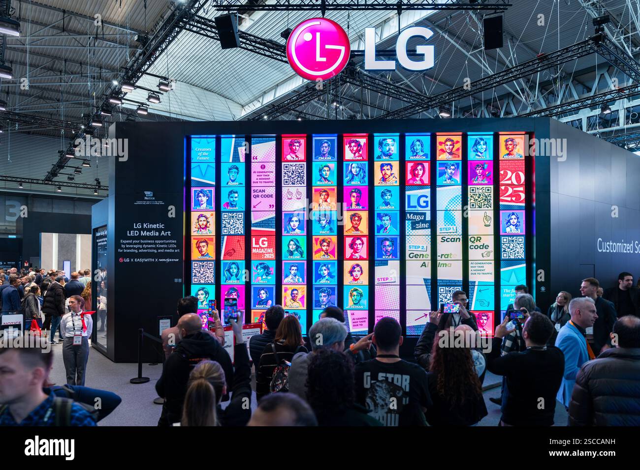 ISE 2025 (Integrated Systems Europe). LG Display Panel lors du salon ISE 2025 à Gran via 2 ...