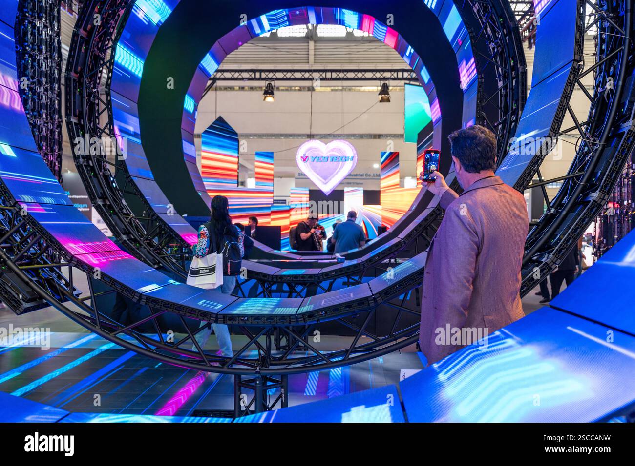 ISE 2025 (Integrated Systems Europe). Stand Yestech lors de l'ISE 2025 à Gran via 2, Barcelone ...