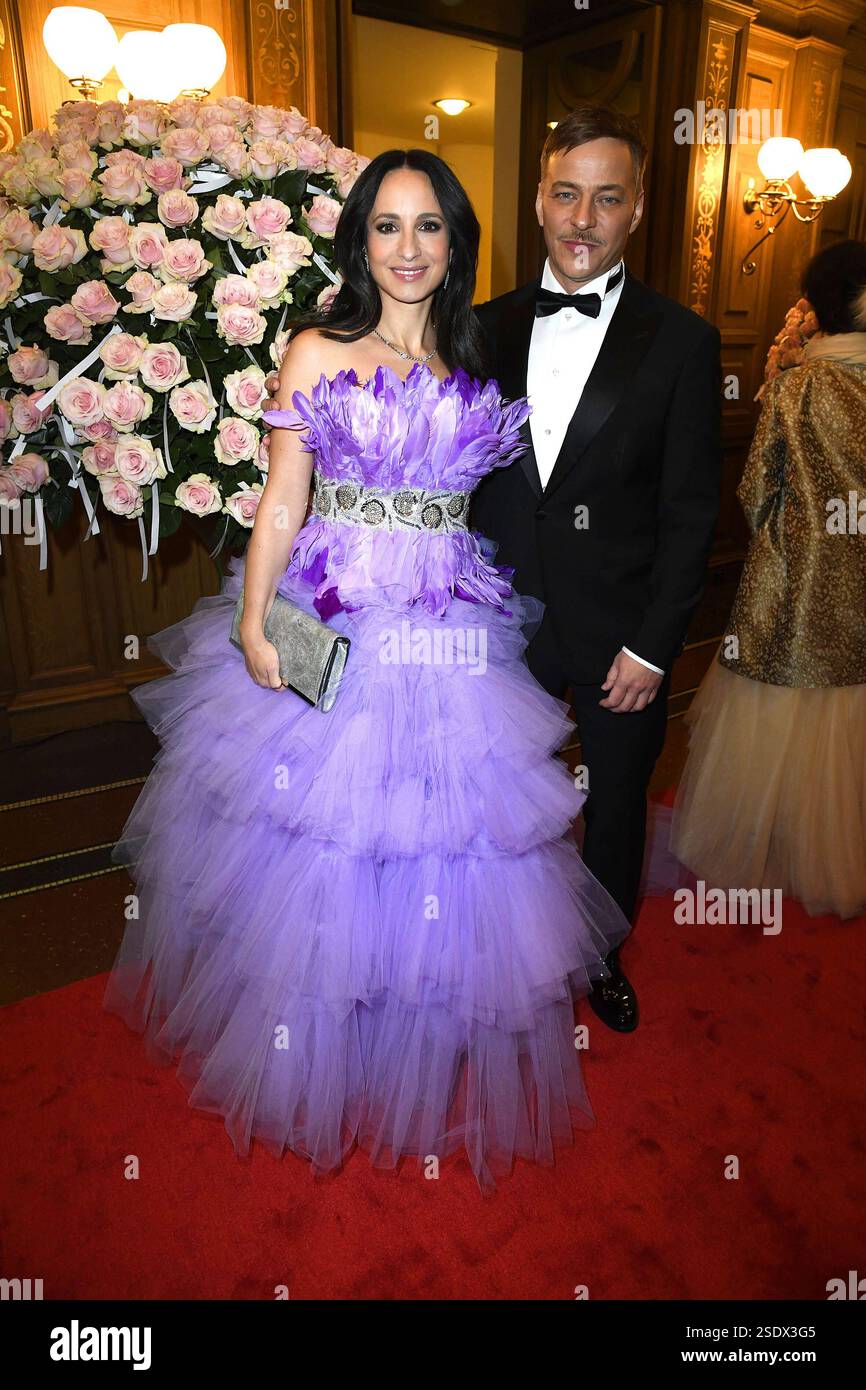 Stephanie Stumph und Tom Wlaschiha beim Semper Opernball AM 07.02.2025 à Dresde Semper Opernball ...