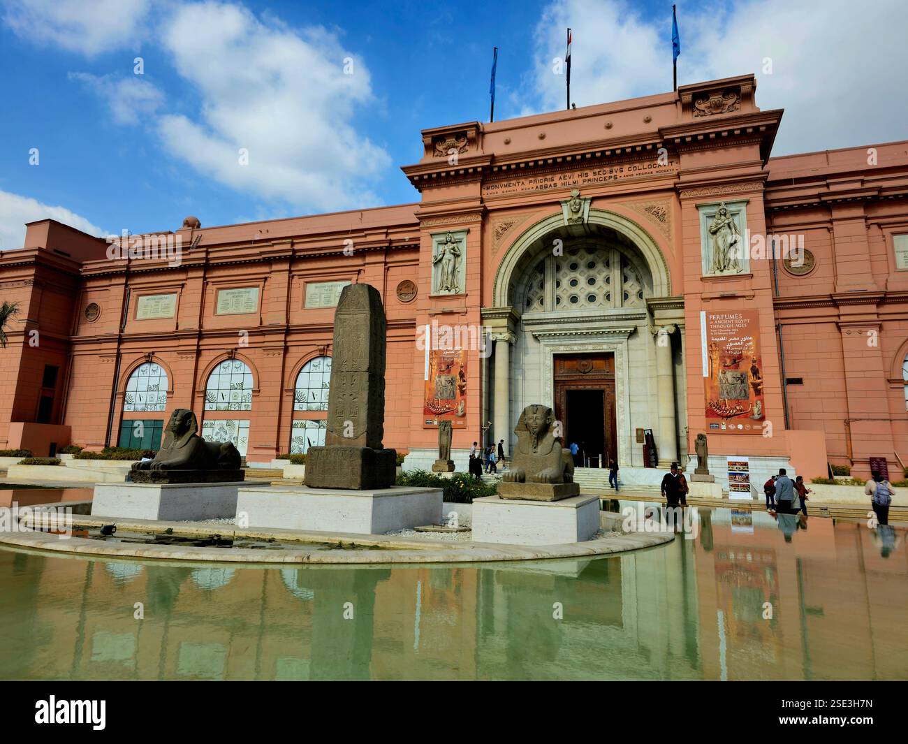 Le Caire, Egypte, 1er février 2025 : L'extérieur du Musée des ...