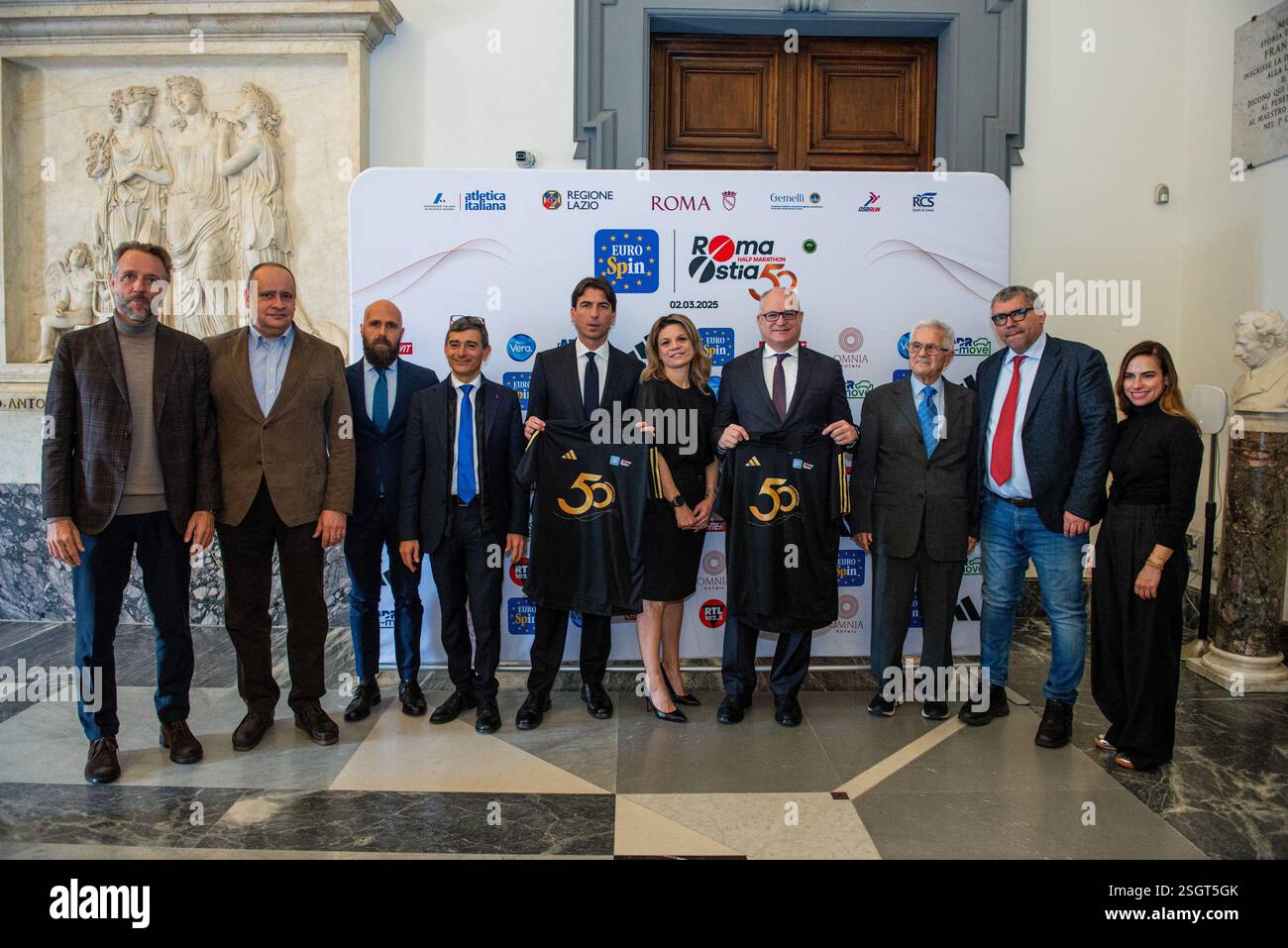 Presentazione in Campidoglio della Roma Ostia semi-marathon 2025. Nella ...