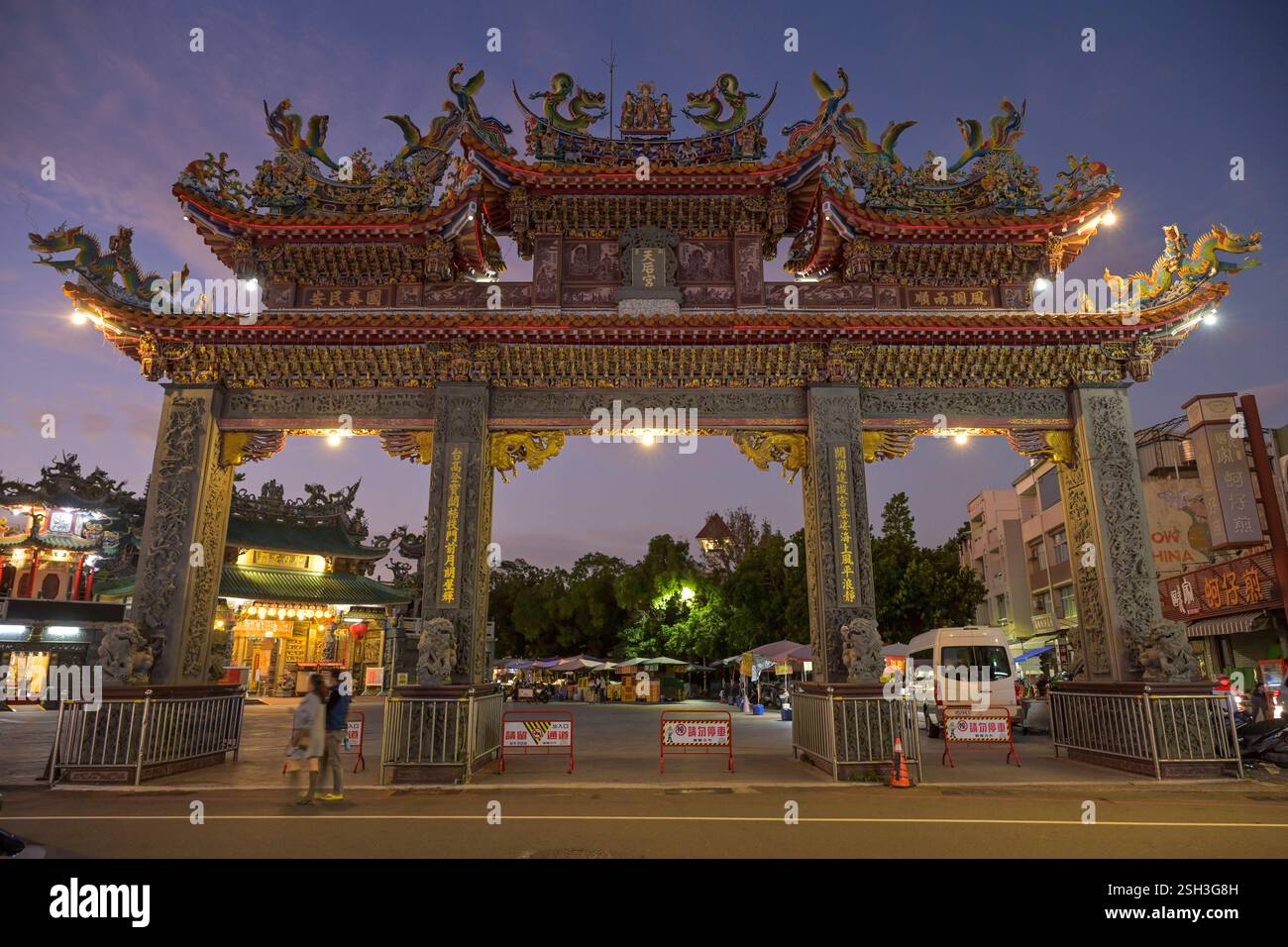 Portail, Anping Kaitai Tianhou Mazu Temple, Tainan, Taiwan *** Portail ...