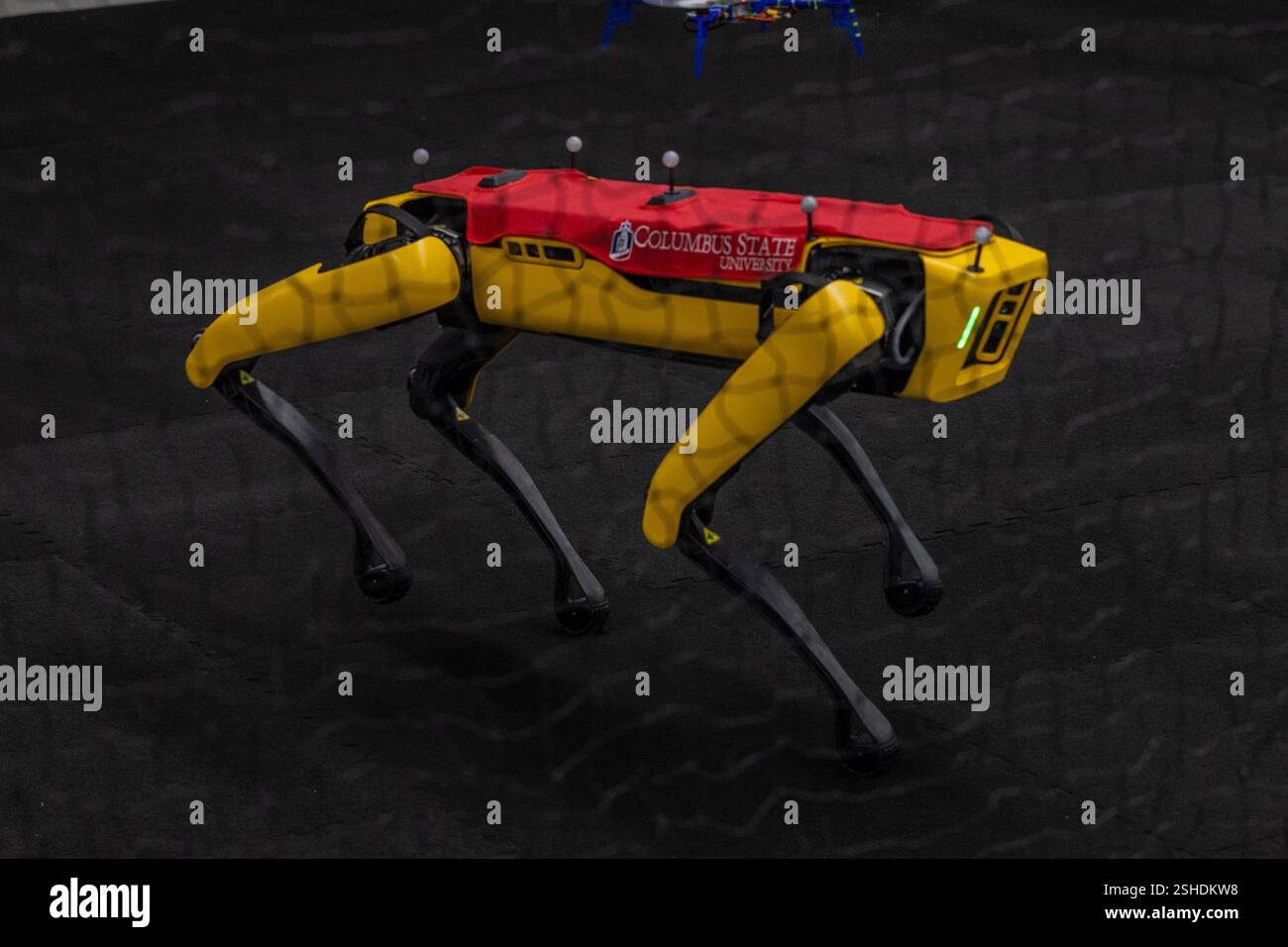 Major Gen. Colin Tuley, commandant le centre d'excellence de manœuvre ...