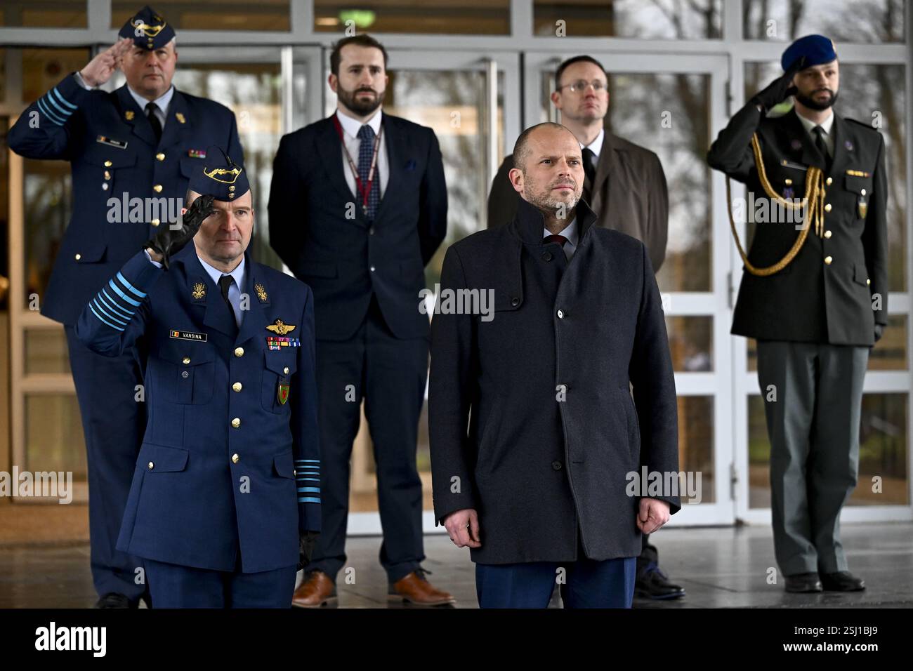 Bruxelles, Belgique. 11 février 2025. Le chef de la Défense Frederik ...