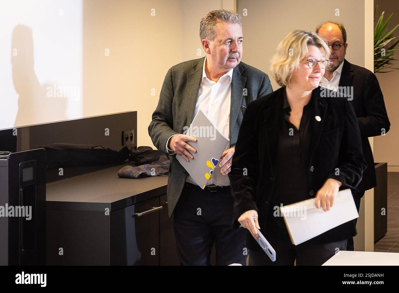 Le maire d’Anderlecht, Fabrice Cumps, le ministre-président de la ...