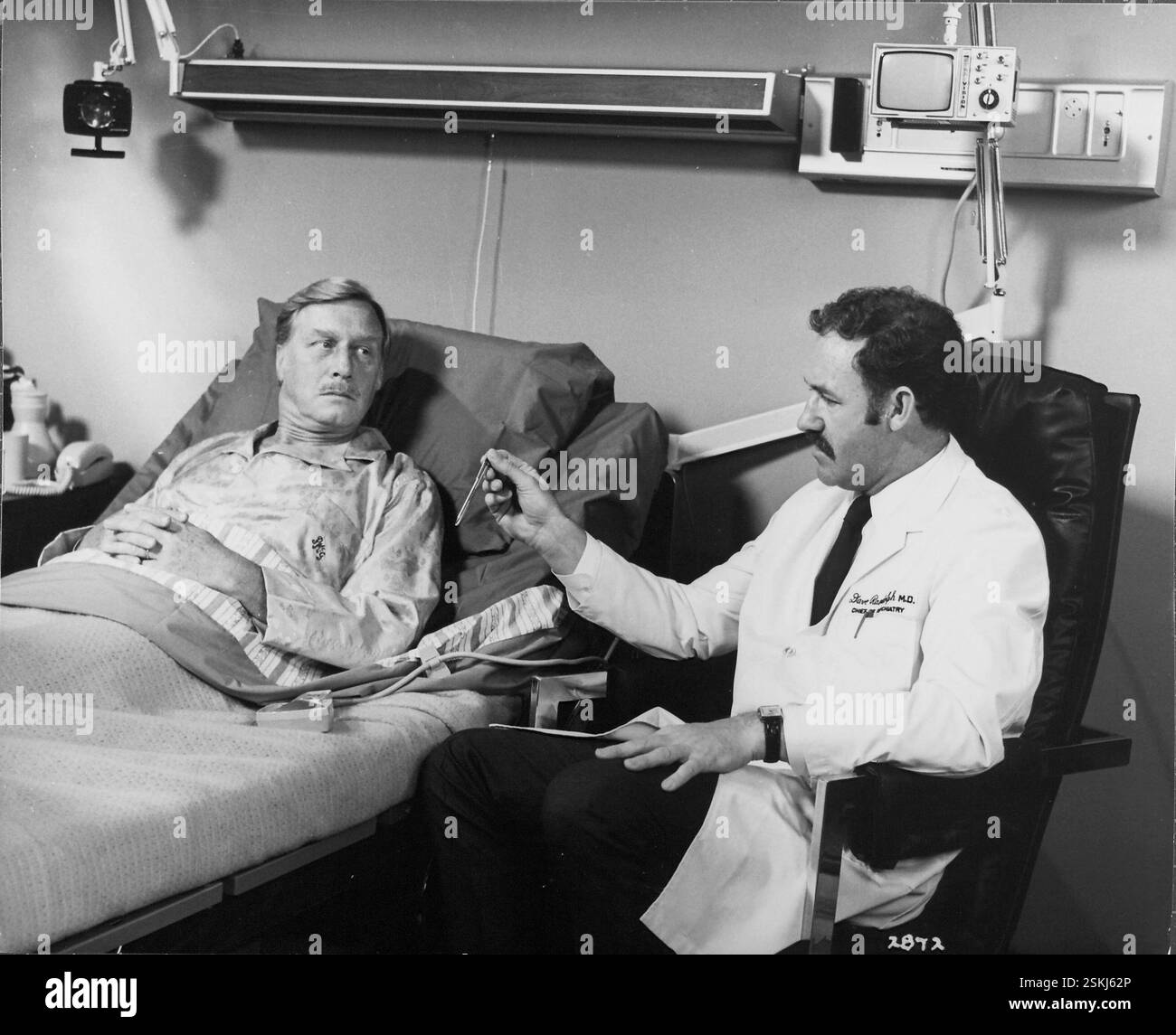 George Gaynes, Gene Hackman dans 'Doctor's Wives' 1970#George Gaynes ...