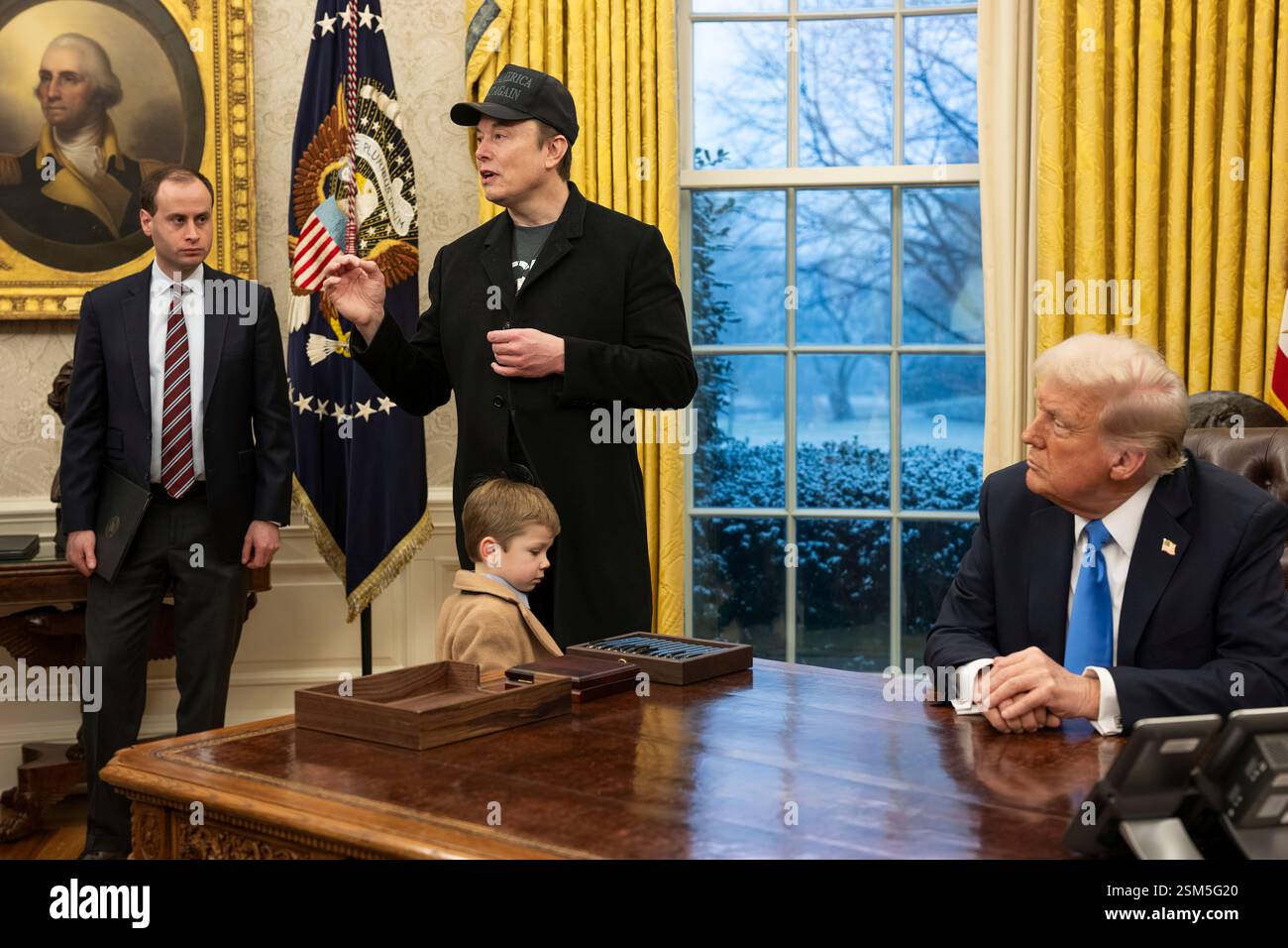 Elon Musk et son fils, X, rendent visite au président Donald Trump dans le bureau ovale de la ...