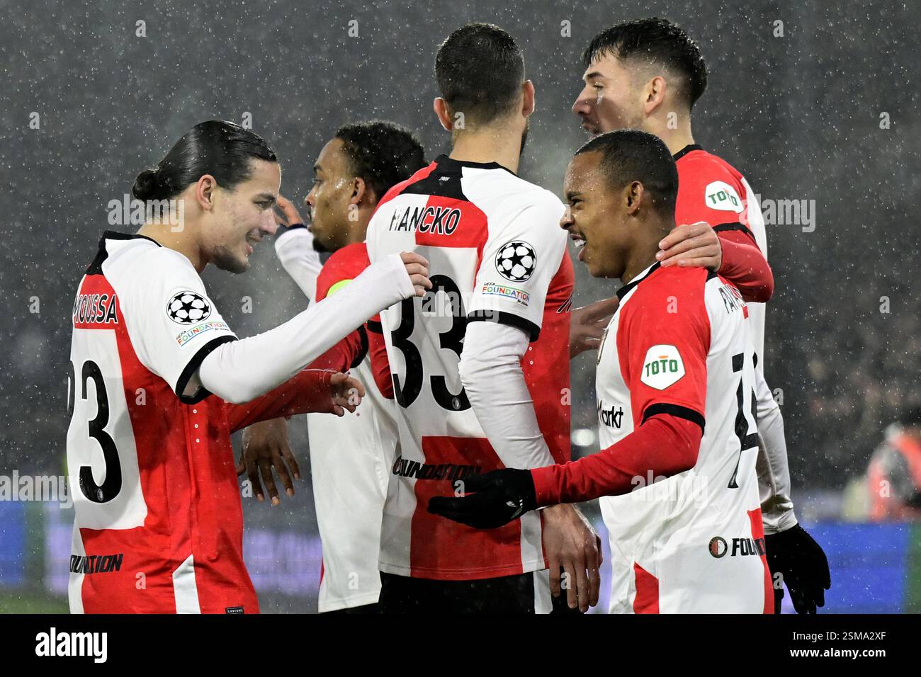 ROTTERDAM - Ayase Ueda de Feyenoord, Anis Hadj Moussa de Feyenoord ...