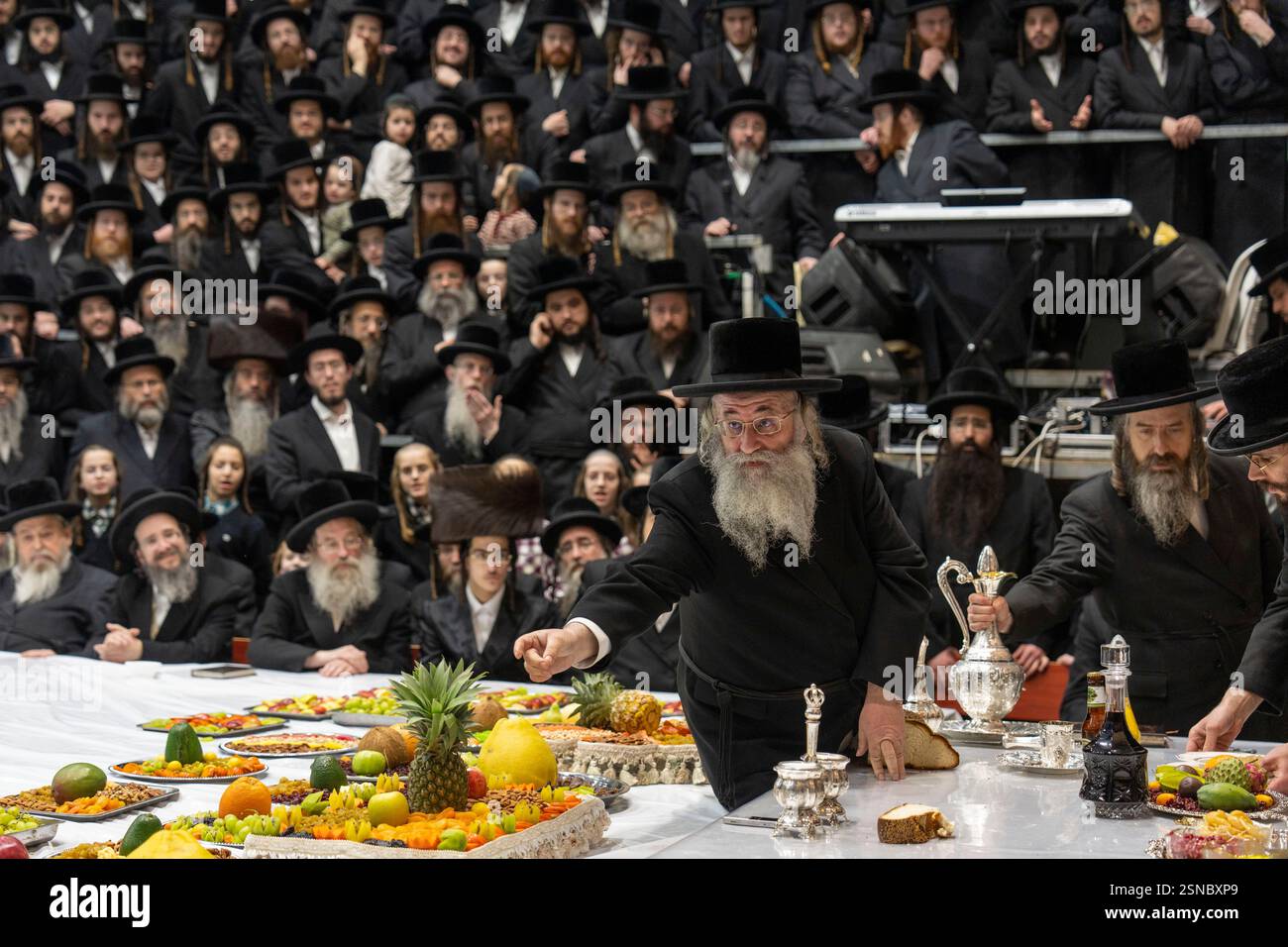 Ultra-Orthodox Jews of the Darag Hasidic dynasty celebrate the Jewish ...